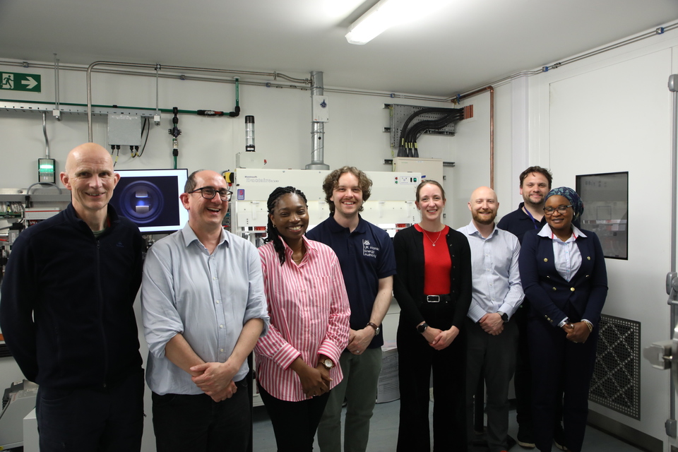 Британская UKAEA создала первую в мире алмазную батарею из углерода-14 ...